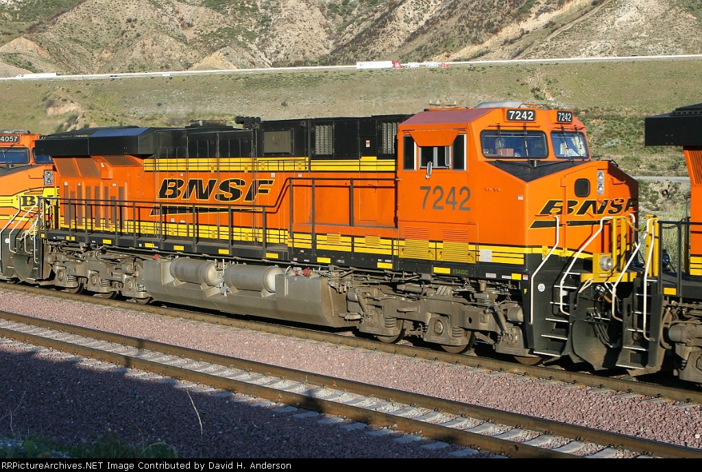 BNSF 7242